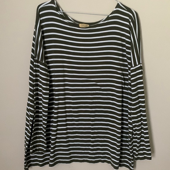 Piko 1988 | Tops | Olive Green Piko | Poshmark